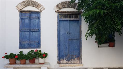 Πύργος Το χωριό της Τήνου που θυμίζει πίνακα ζωγραφικής Travelgirl