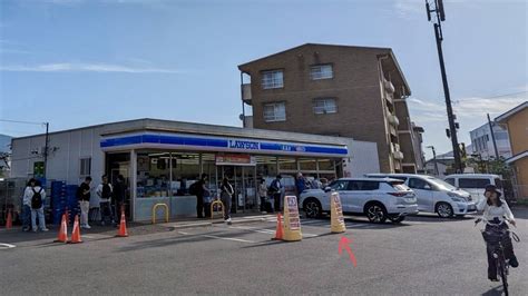 富士山絕景｜lawson便利店變遊客打卡熱點 總公司道歉 星島日報