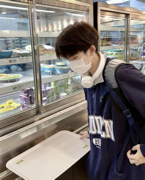 叫我丢丢 on Twitter 你看着好乖好正经 你的另一面可以当我的玩具和小狗吗