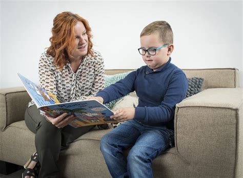 Сколько получает зарплату логопед в детском саду школе в России Москва СПБ США Европа