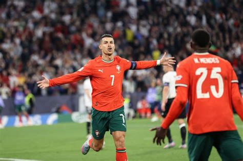 رونالدو پس از 30 سالگی بالاتر از ستاره‌های سرشناس تاریخ فوتبال فوتبالی