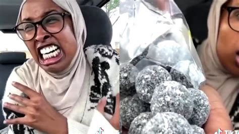 شاهد ردة فعل فتاة لحظة تجربتها أكثر حلوى حامضة في العالم مـزمـز