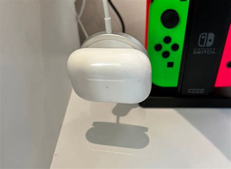 Airpods Magsafe充電盒差在哪裡？能實現iphone反向充電嗎？ 瘋先生