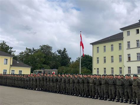 Begrüßung Der Eingerückten Rekruten In Der Radetzky Kaserne In Horn