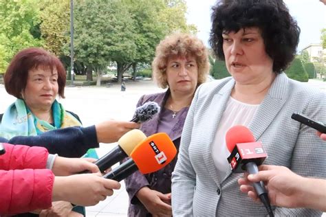 Янка Такева Заплатите повишиха интереса на младите към учителската професия Утро