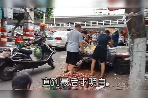 阿姨在菜市场捡红薯头，路人纷纷投来异样的眼光，结局却打脸了！ 异样 红薯 路人