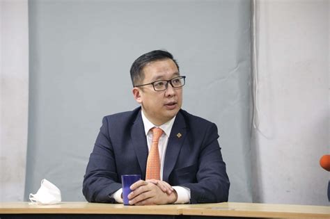 Б Бат Эрдэнэ Дуучин Д Болдод газар бэлэглээгүй хуульд заасан газрыг нь олгосон