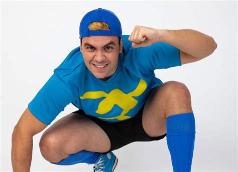 Luccas Neto Leva Crianças De Projeto Social Para Assistirem Os Aventureiros A Origem No