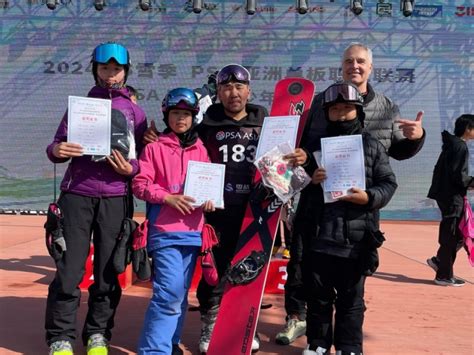 Монголын снөүбоардын тамирчид Олон улсын тэмцээнээс анхны медалиа