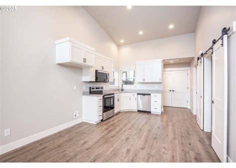 1384 Jacobs Dr Eugene Or 97402 Mls 572154863 Redfin