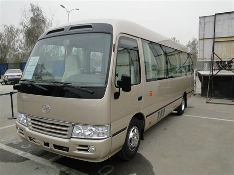 旅游租车 丰田考斯特中巴车 雄大过关网