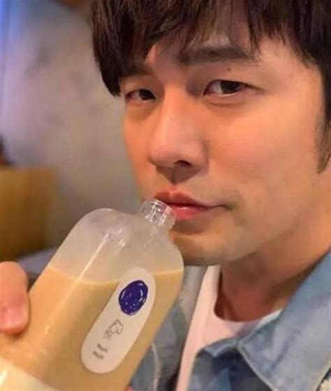周杰倫新歌中奶茶店在滬開業！排隊要21小時，黃牛賣300一杯 每日頭條