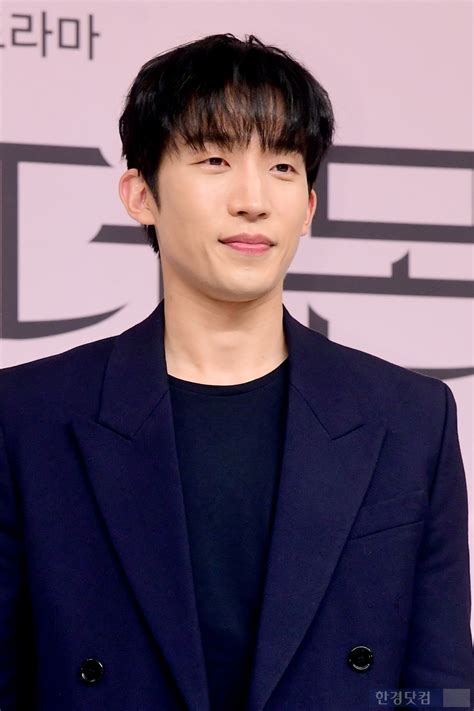 포토 이상이 카리스마 넘치는 눈빛