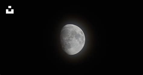 어두운 하늘에 보이는 보름달 사진 Unsplash의 무료 자연 이미지