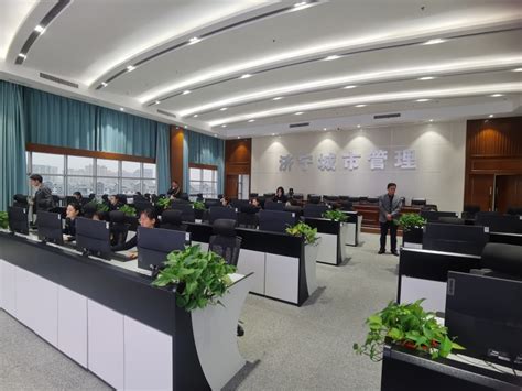 济宁市城市管理局 图片新闻 11月3日下午，市城市运行管理服务中心投诉监督服务部组织平台坐席人员开展系统实操比赛