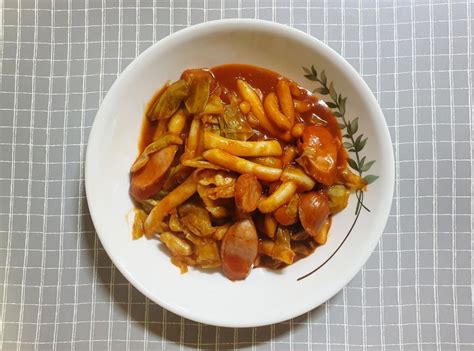 새콤달콤하게 즐기는 케찹떡볶이 만들기