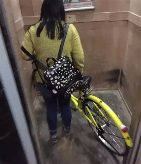 我就騎個小黃車！何必讓我斷子絕孫？人性呢，我們需要正能量！ 每日頭條