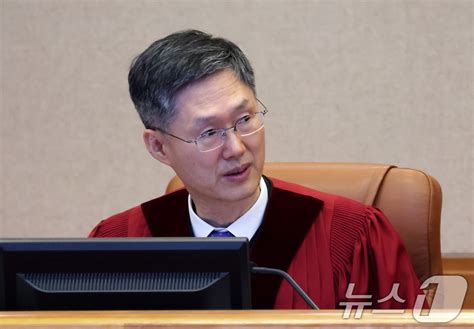 발언하는 문형배 헌재소장 권한대행 뉴스1