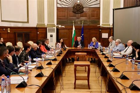 Министър Тахов пред сдруженито на общините Стремим се към максимално