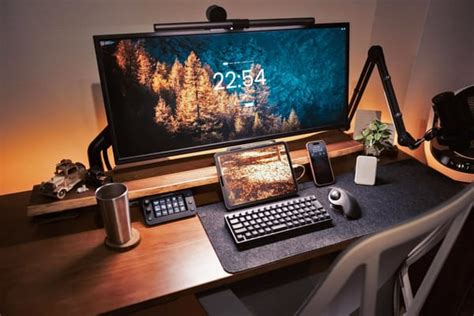 How To Set Up Your Desk With Monitor And Laptop
