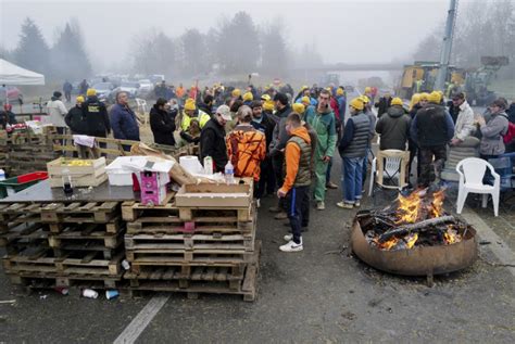 法國國內抗議及堵路持續 政府考慮向農民提供更多援助 星島日報