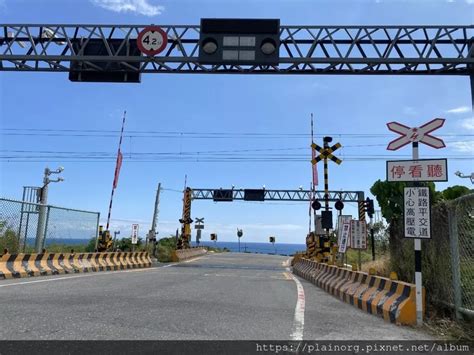 台東景點【太麻里 灌籃高手平交道】【太麻里車站】蜜月環島 台東必遊景點 蔚藍海面 廣闊藍天 國內旅遊 圖文創作 Walkerland窩客島
