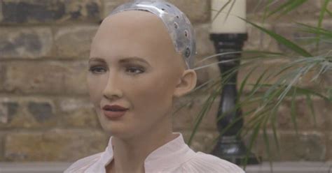 여성 Ai 로봇 아기를 갖고 싶어요가족은 매우 소중한 개념