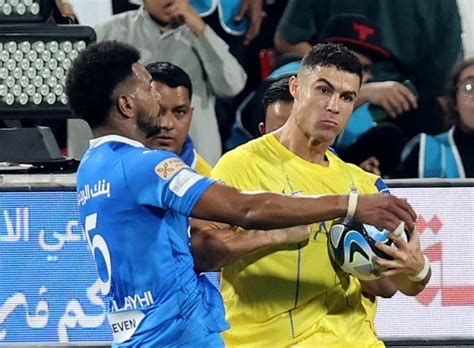 호날두 팔꿈치 가격으로 첫 퇴장…알나스르는 사우디 슈퍼컵 탈락