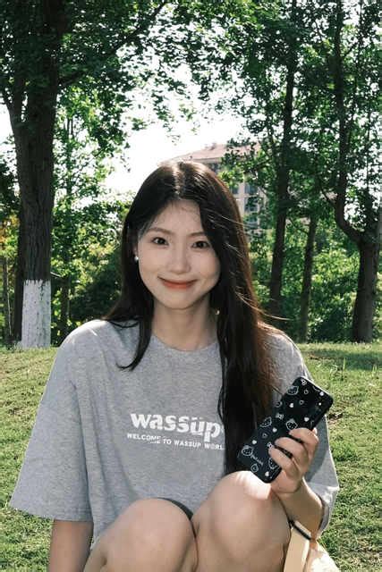 Wassup Cut Logo Gray Short Sleeved T Shirt For Women 2025 New Summer