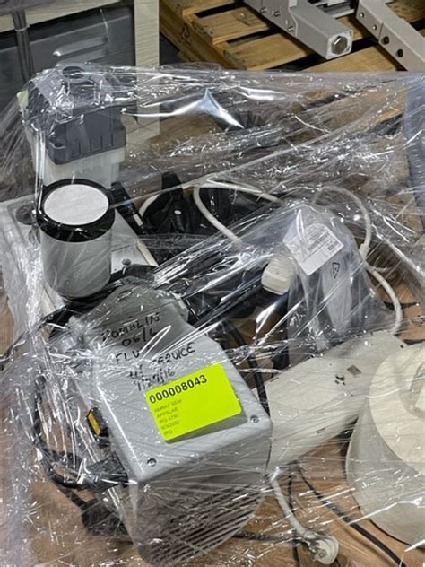 Sold Amray 3300 Scanning Electron Microscope