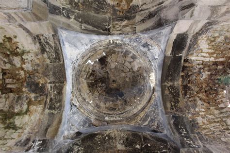 ხოჯორნის ნახევრად თავისუფალი ჯვრის ტიპის გუმბათიანი ეკლესია