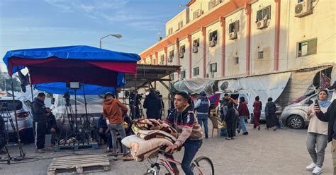[포토] 4일 동안은 맘 편히 잘 수 있을까 집으로 돌아가는 피난민들