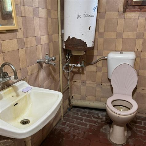 Домове на ужасите Десетки възрастни са държани при нечовешки условия