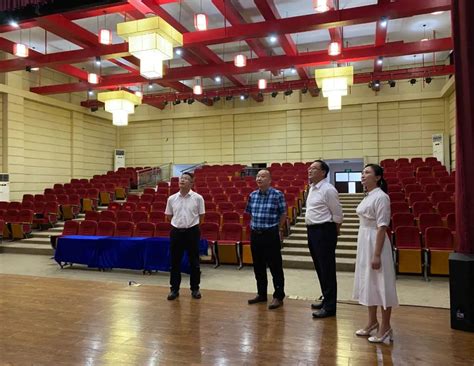 德阳市文旅局党组书记局长何学军到市文化馆调研