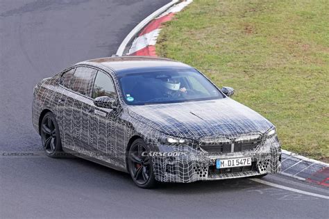 就是要打 E Class2024 BMW 5 Series 实车照曝光外形更霸气3 0L 直六涡轮引擎马力 450Hp AUTO123