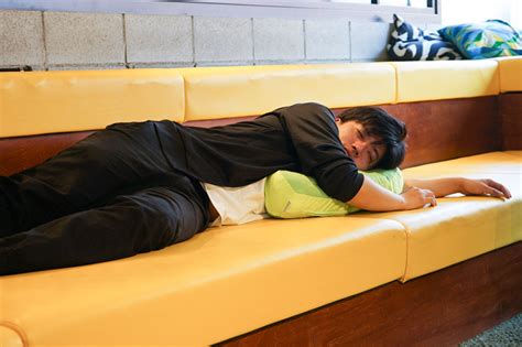 腕を枕にしちゃう人は必須！ 横向き用枕「sleep Vantageスリープ バンテージ 」で寝よう オモコロブロス！