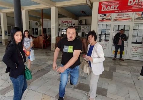 Шофьор нападна журналист и изгони пътници на автогарата във Враца