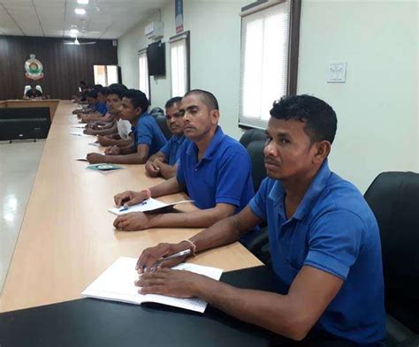 Chhattisgarh अब गोली के साथ बोली से भी कसेंगे नक्सलवाद पर नकेल