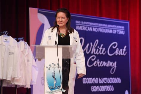 თსსუ ის დიპლომირებული მედიკოსის ამერიკული პროგრამის თეთრი ხალათების ცერემონია