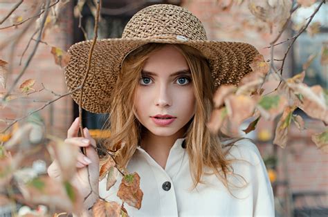 배경 화면 여자들 파란 눈 핑크 립스틱 모자 금발의 초상화 2560x1696 Motta123 1488545 배경 화면 Wallhere