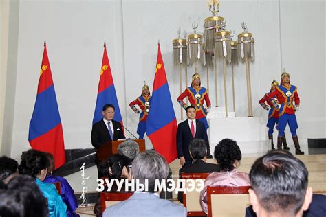 Фото Төрийн дээд одон медаль гардууллаа