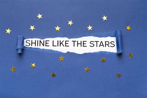 찢어진된 블루 종이에서 밖으로 파열 하는 별 처럼 빛나는 가리기에 대한 스톡 사진 및 기타 이미지 가리기 가장자리 개념 Istock