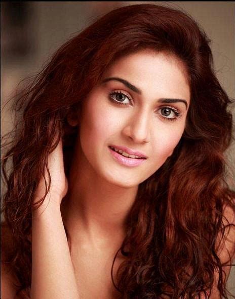 Naked Vaani Kapoor Added 07192016 By Makhan