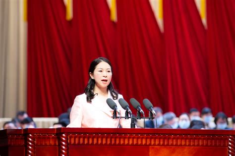 2月7日上午，市政协八届二次会议开幕。在开幕会上，11位政协委员作了精彩发言。