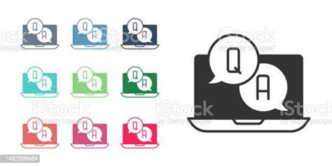 흰색 배경에 격리 된 질문 및 답변 아이콘이있는 검은 음성 거품 Q 및 기호 Faq 기호 채팅 음성 거품 및 차트 다채로운