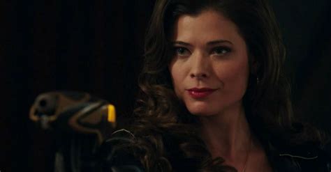 The Flash S Peyton List Joins New CW Pilot Frequency