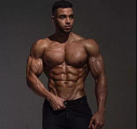 纯干货！常规哑铃胸肌训练，打造完美胸肌