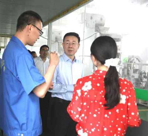 巴南区委书记何友生：做强乡村产业，着力促进农业增效农民增收凤凰网川渝凤凰网