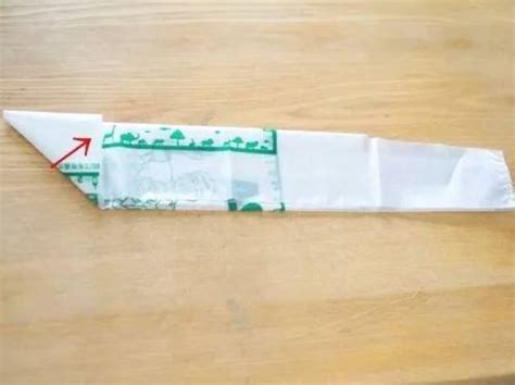 塑料袋折成三角形收纳 折三角形怎么折叠 旧塑料袋收纳小窍门 第2页 大山谷图库