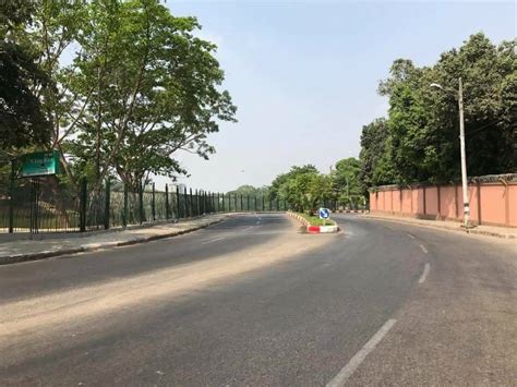 ဆင်နွှဲသူနည်းပါးတဲ့ ရန်ကုန်သင်္ကြန်အကြိုနဲ့ စည်ကားနေတဲ့ မန်းလေးသင်္ကြန်အကြို ပုံရိပ်များ